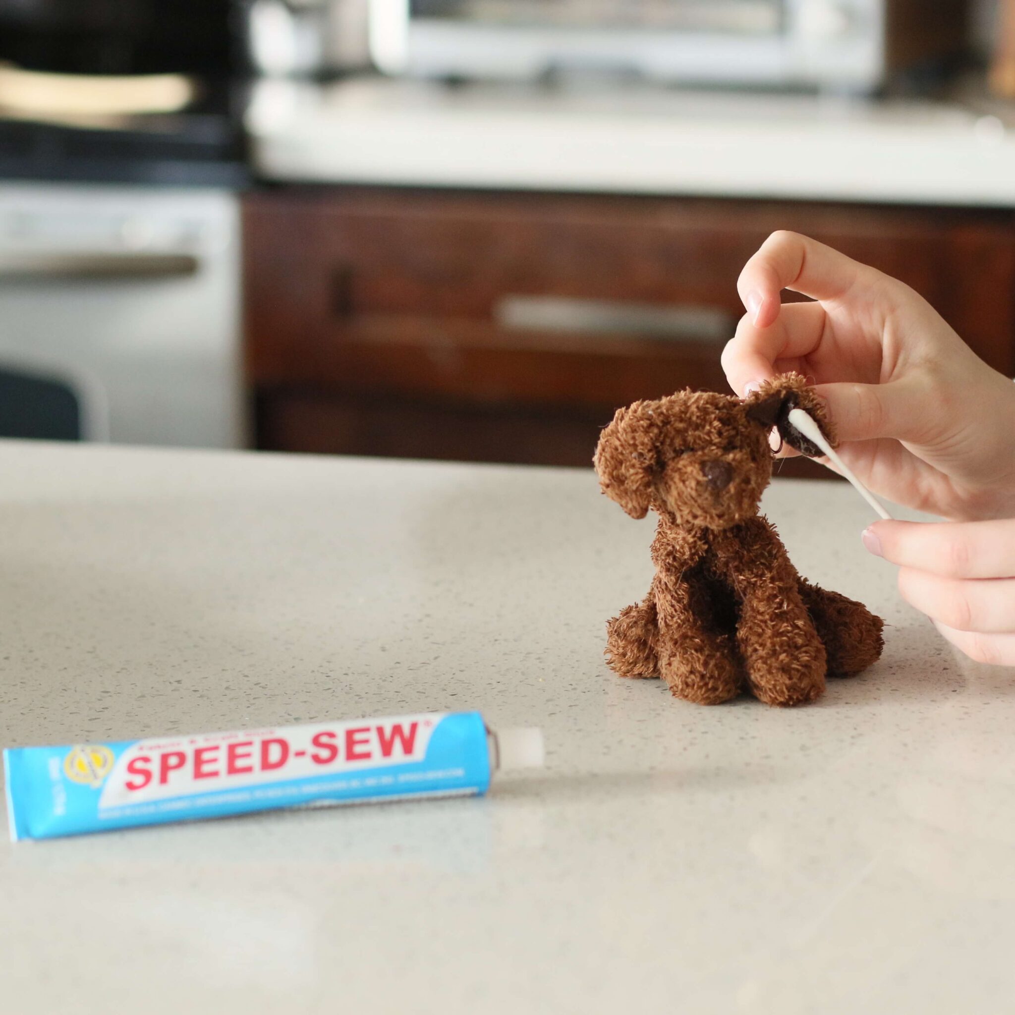 Speed-Sew Fabric Glue – Speed-Sew Fabric Glue (Crafts & Workwear)